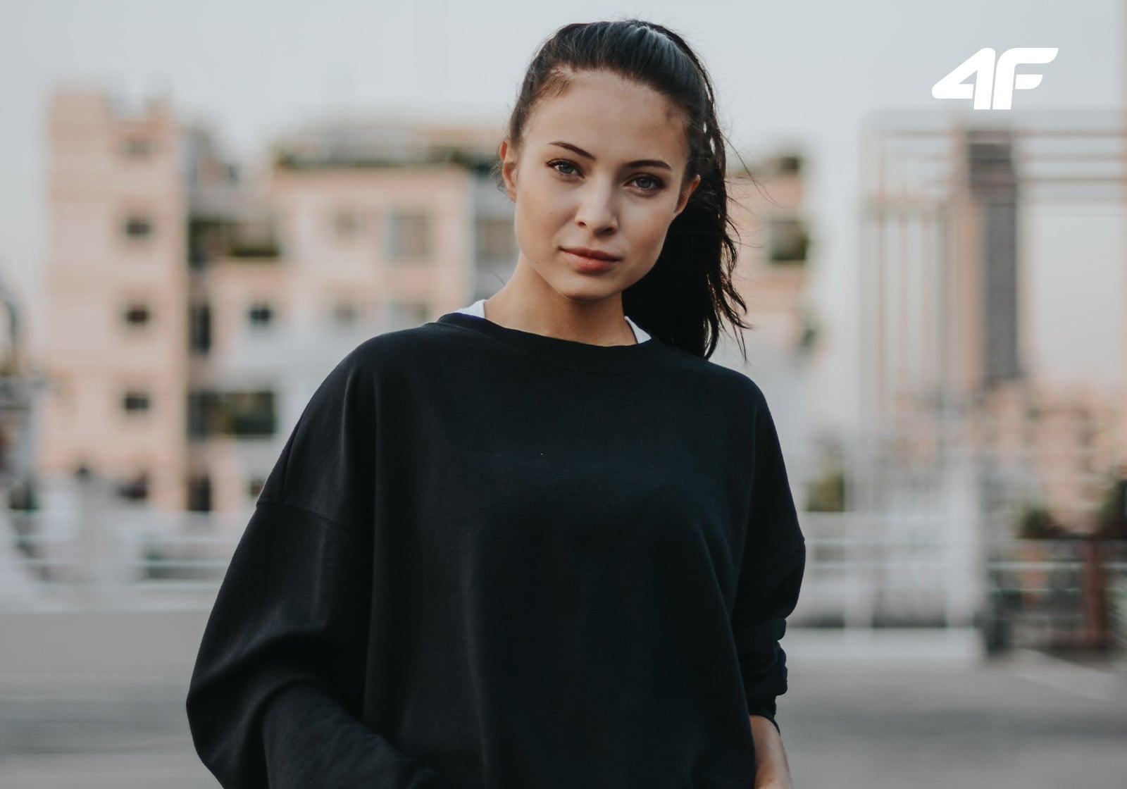 Bluzy basic – niezastąpione na chłodne wieczory! | 4f.com.pl